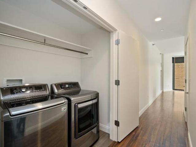 3 Br, 2 bath, Apartment 2950 N Sheridan Rd