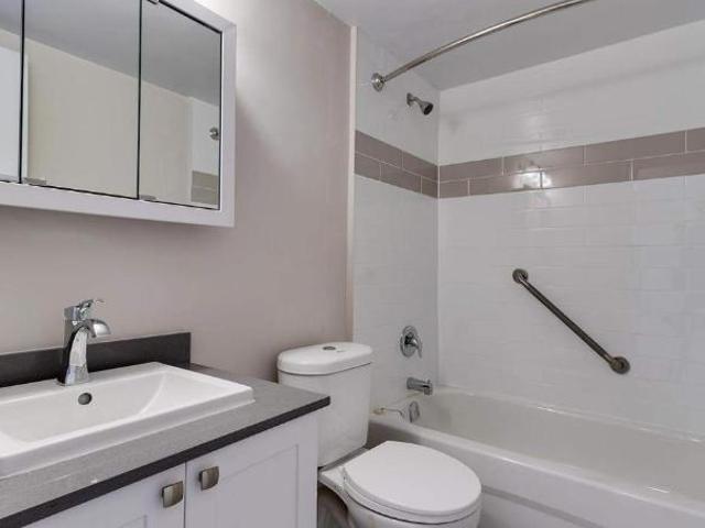3 Br, 2 bath, Apartment 2980 Don Mills Road