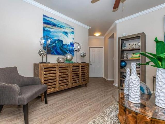 3 Br, 2 bath, Apartment 2901 Ridgeview Dr