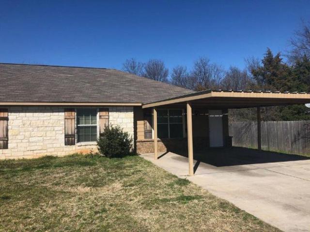3 Br, 2 bath, Apartment 305 Shirley Dr
