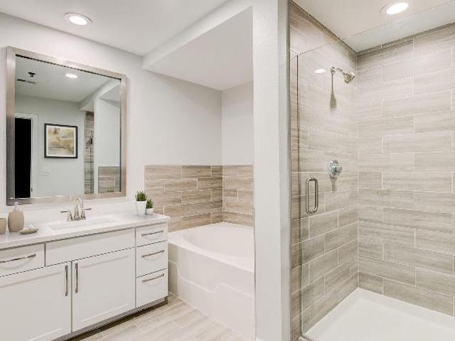 3 Br, 2 bath, Apartment 3000 Blackburn St