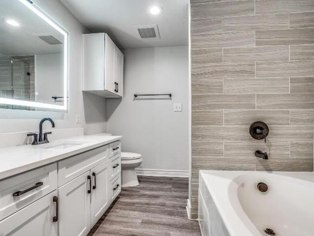 3 Br, 2 bath, Apartment 3000 Blackburn St