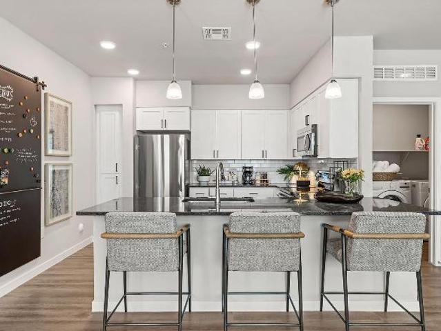 3 Br, 2 bath, Apartment 31925 N 29th Ave