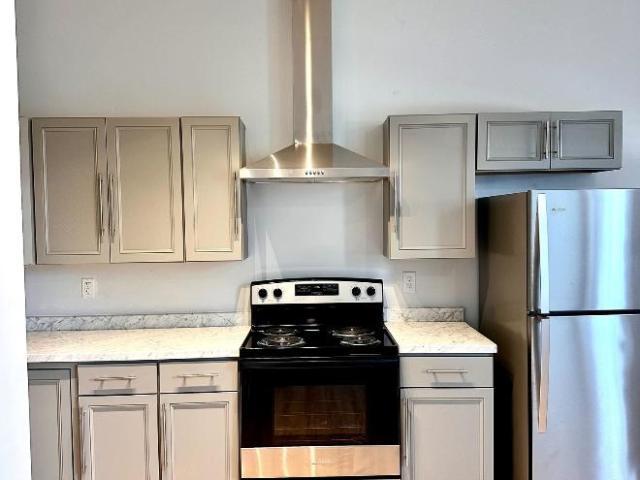 3 Br, 2 bath, Apartment 310 Union Street