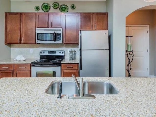 3 Br, 2 bath, Apartment 335 Stonewall Ct