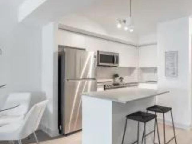 3 Br, 2 bath, Apartment 3385 Dundas St W