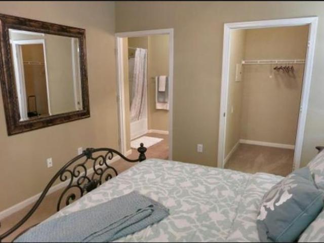 3 Br, 2 bath, Apartment 3300 Renwick Ave