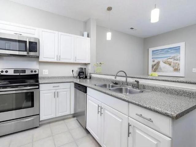 3 Br, 2 bath, Apartment 3301 Glenn Mcconnell Pkwy