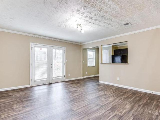 3 Br, 2 bath, Apartment 3325 Holcomb Bridge Rd