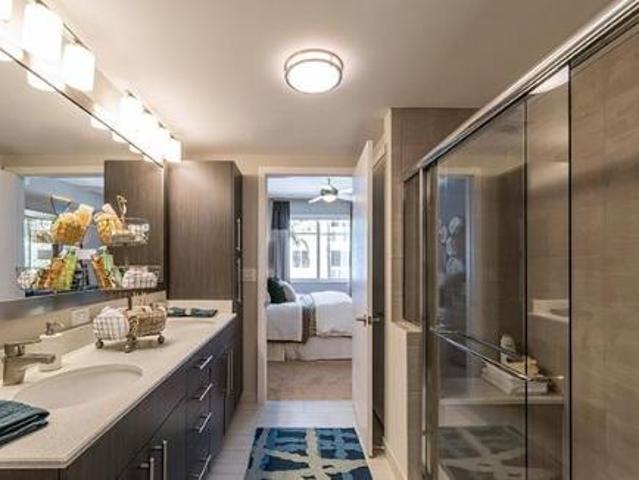 3 Br, 2 bath, Apartment 33 SE 8th Street