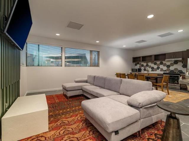 3 Br, 2 bath, Apartment 3480 Todos Santos St