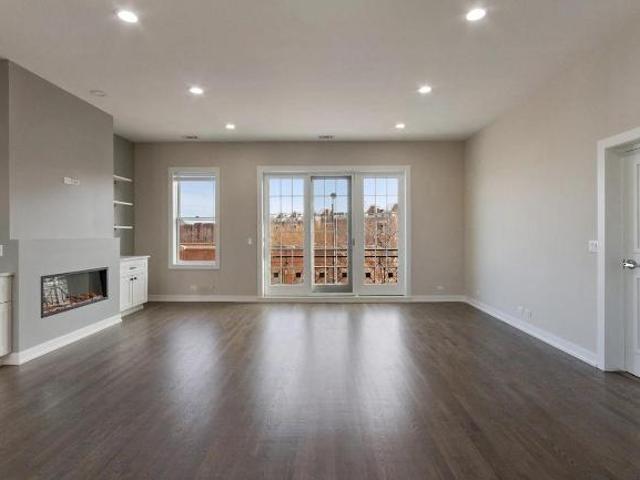 3 Br, 2 bath, Apartment 3434 N Elston Ave