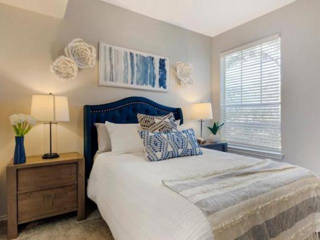 3 Br, 2 bath, Apartment 3653 Timberglen Road