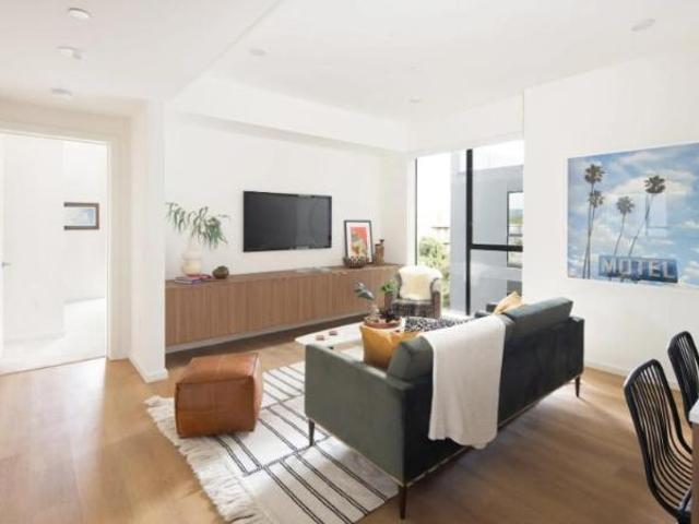 3 Br, 2 bath, Apartment 3745 S Cardiff Ave