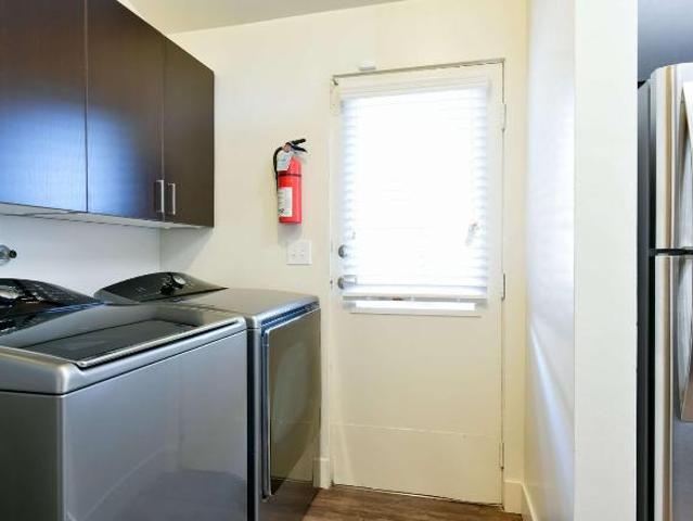 3 Br, 2 bath, Apartment 3700 Navaho Drive