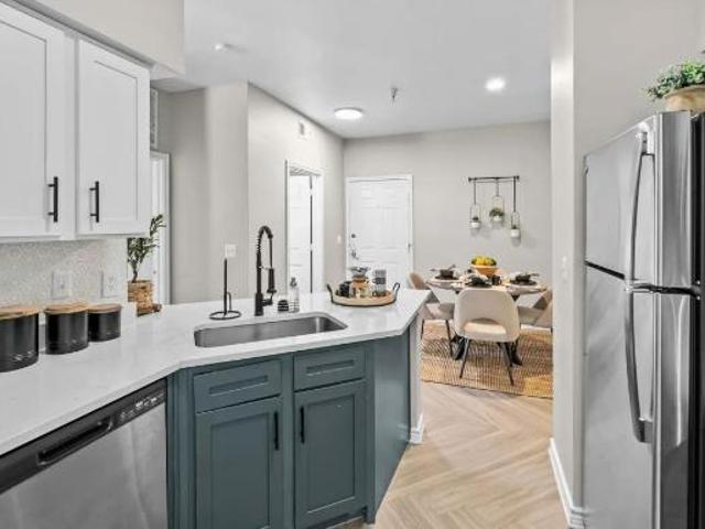 3 Br, 2 bath, Apartment 3700 Post Oak Blvd