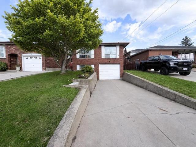 3 Br, 2 bath, Apartment 37 Deschene Ave
