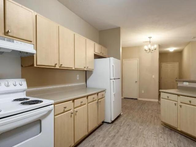 3 Br, 2 bath, Apartment 3856 Noble St