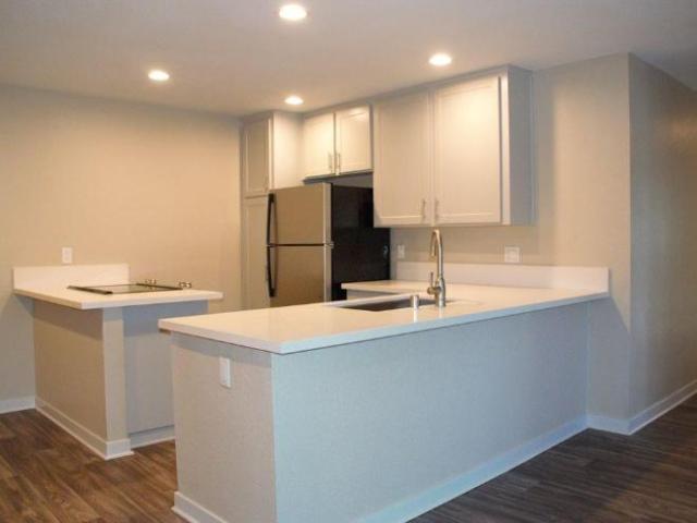 3 Br, 2 bath, Apartment 3889 Midway Drive