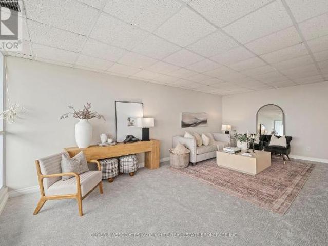 3 Br, 2 bath, Apartment 389 Dundas Street