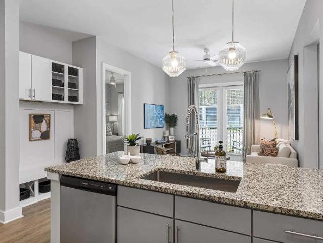 3 Br, 2 bath, Apartment 3800 Zephyr Rd