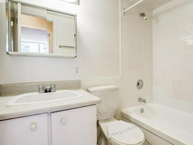 3 Br, 2 bath, Apartment 7 & 21 Richgrove Drive