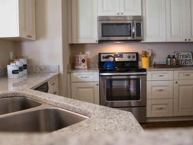 3 Br, 2 bath, Apartment 400 Advancement Ave