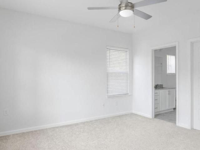 3 Br, 2 bath, Apartment 400 Evolve Dr