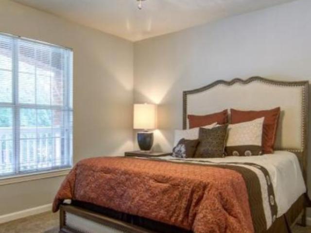 3 Br, 2 bath, Apartment 415 Morgan Falls Road