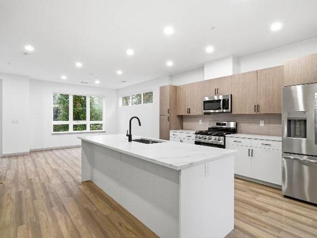 3 Br, 2 bath, Apartment 4101 East Wesley Avenue