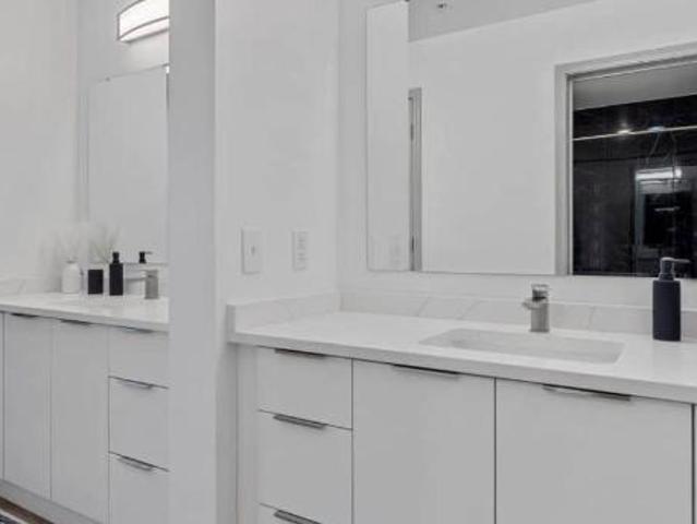 3 Br, 2 bath, Apartment 425 W 5th St