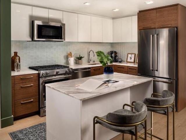 3 Br, 2 bath, Apartment 427 W 5th Street