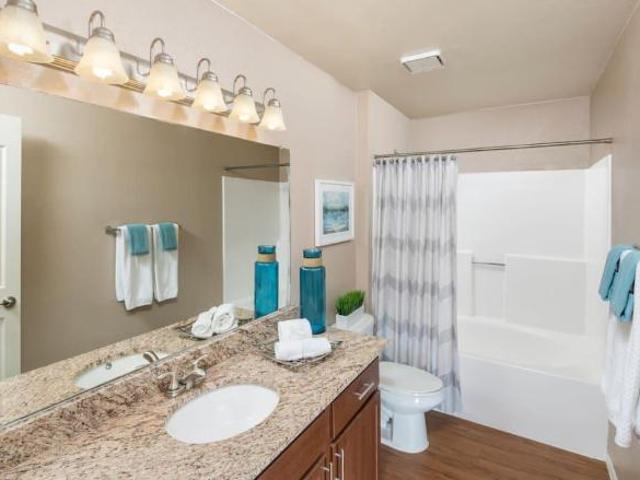 3 Br, 2 bath, Apartment 4215 N Drinkwater Blvd