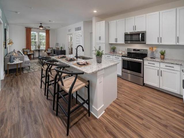 3 Br, 2 bath, Apartment 42 West Hill Road