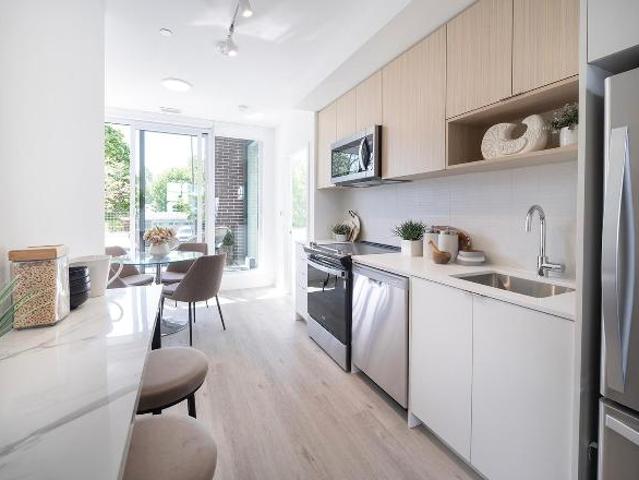 3 Br, 2 bath, Apartment 4365 Bloor St W