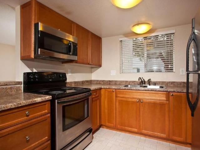 3 Br, 2 bath, Apartment 4395 70th Street