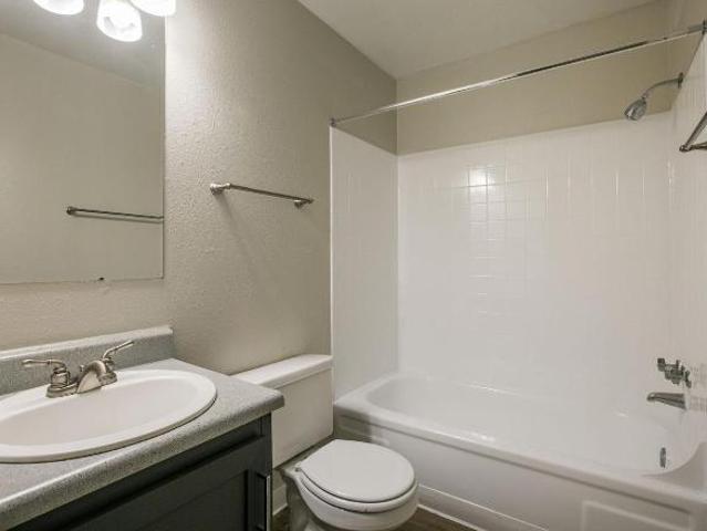 3 Br, 2 bath, Apartment 4321 Montgomery Blvd NE