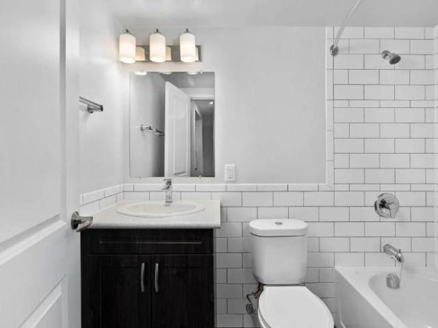 3 Br, 2 bath, Apartment 43 Forest Ave