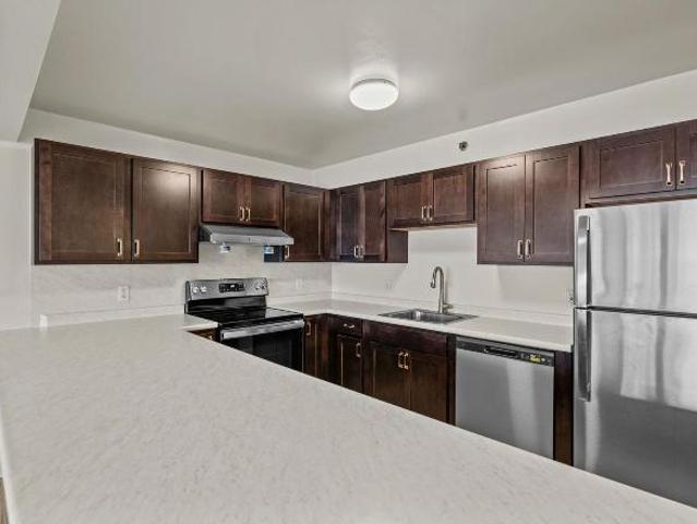 3 Br, 2 bath, Apartment 43 Smith Street