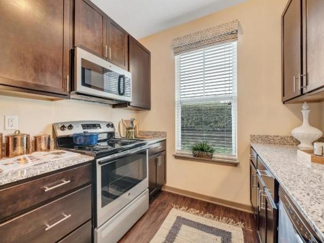 3 Br, 2 bath, Apartment 4551 Crown Pkwy