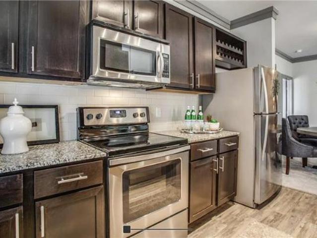 3 Br, 2 bath, Apartment 4651 S Custer Rd