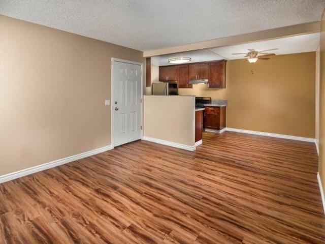 3 Br, 2 bath, Apartment 468 North Twin Oaks Valley Rd