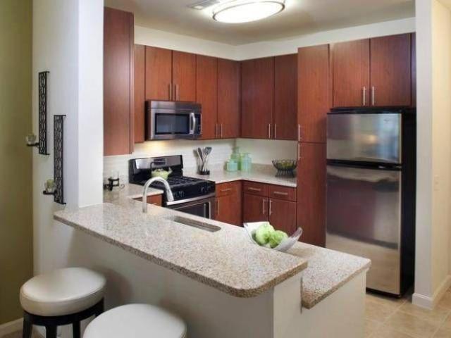 3 Br, 2 bath, Apartment 460 River Rd