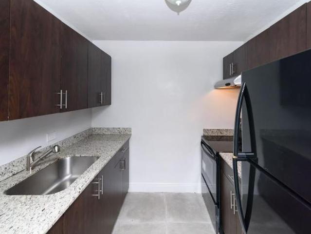 3 Br, 2 bath, Apartment 4725 Via Bari