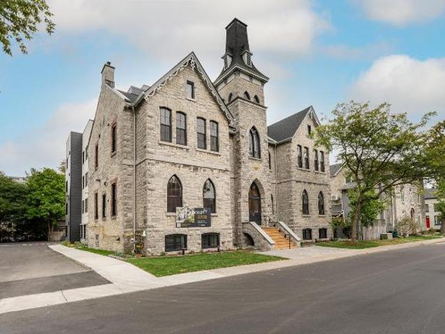 3 Br, 2 bath, Apartment 47 Wellington Street