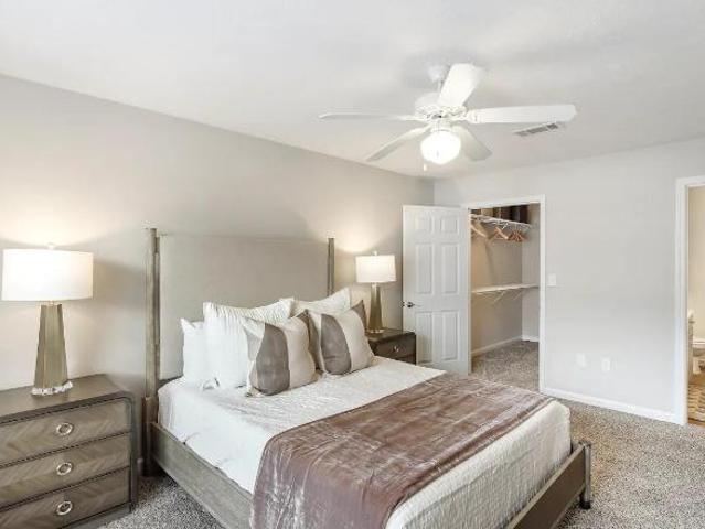 3 Br, 2 bath, Apartment 500 Avalon Way