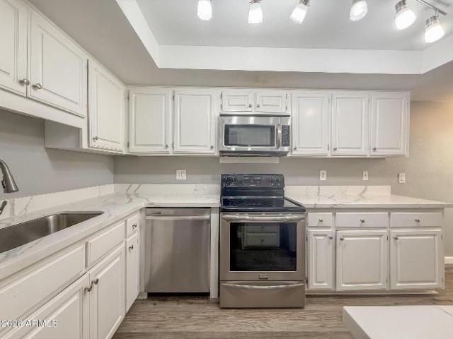 3 Br, 2 bath, Apartment 5110 N 31st Way