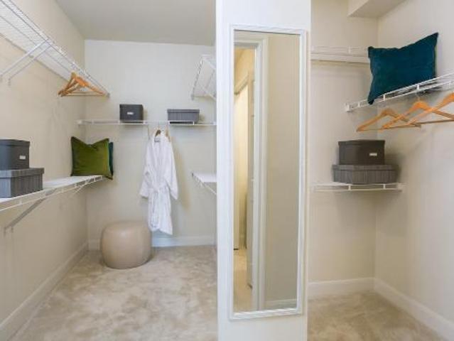 3 Br, 2 bath, Apartment 5200 S Ulster St