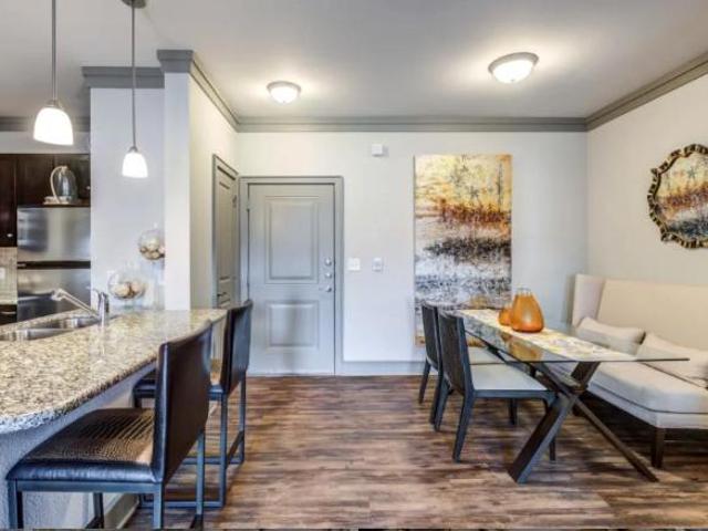 3 Br, 2 bath, Apartment 5301 N Tarrant Parkway
