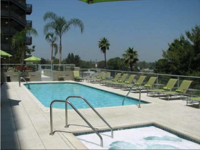 3 Br, 2 bath, Apartment 5440 Tujunga Ave